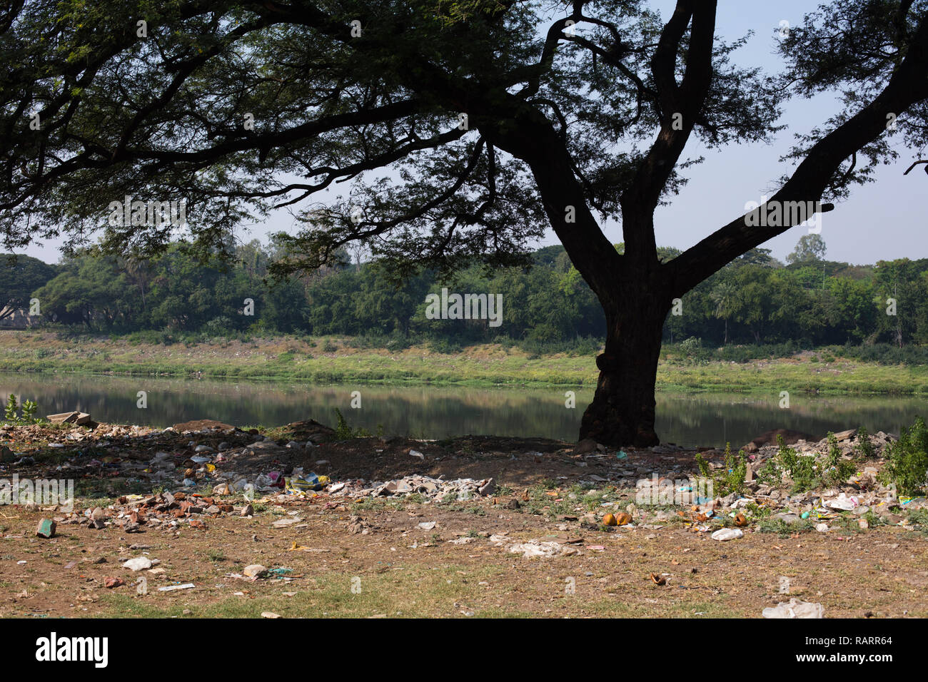 Rubbish trash garbage river hi-res stock photography and images - Alamy