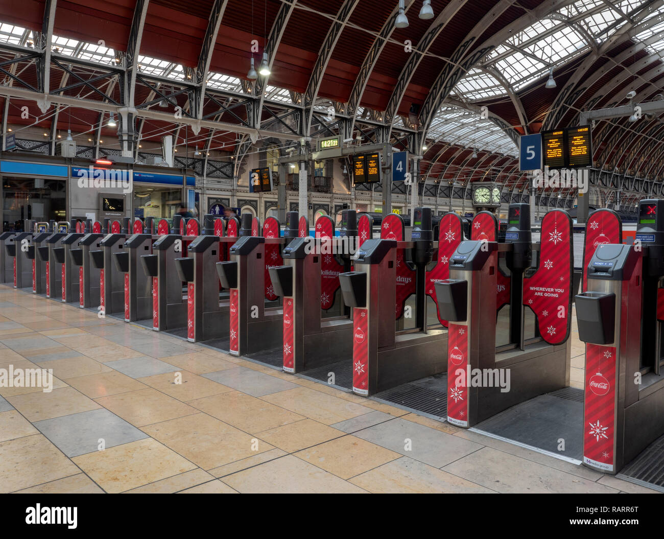 Automated ticket barriers, London Paddington Railway Station, London ...