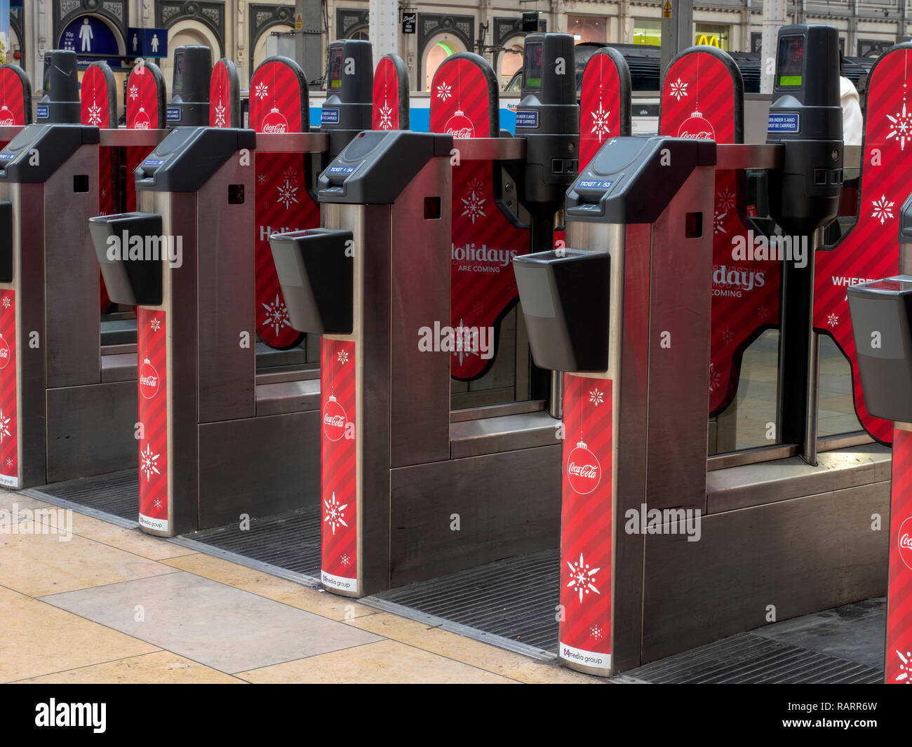 Automated ticket barriers, London Paddington Railway Station, London ...