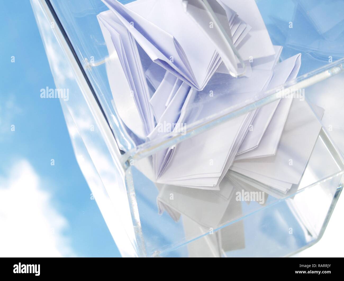 Voting paper hi-res stock photography and images - Alamy