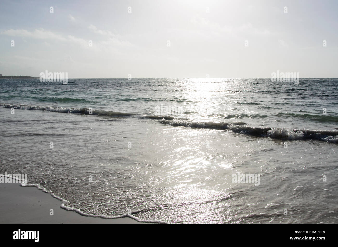 Suns reflection over ocean hi-res stock photography and images - Alamy