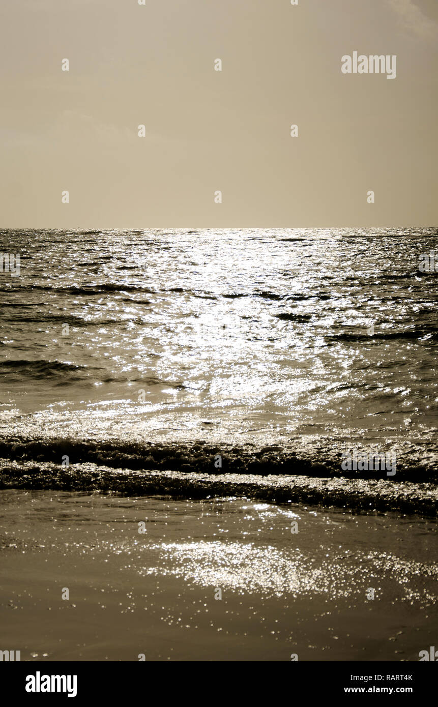 Morning sun's reflection shines on the waves Stock Photo - Alamy