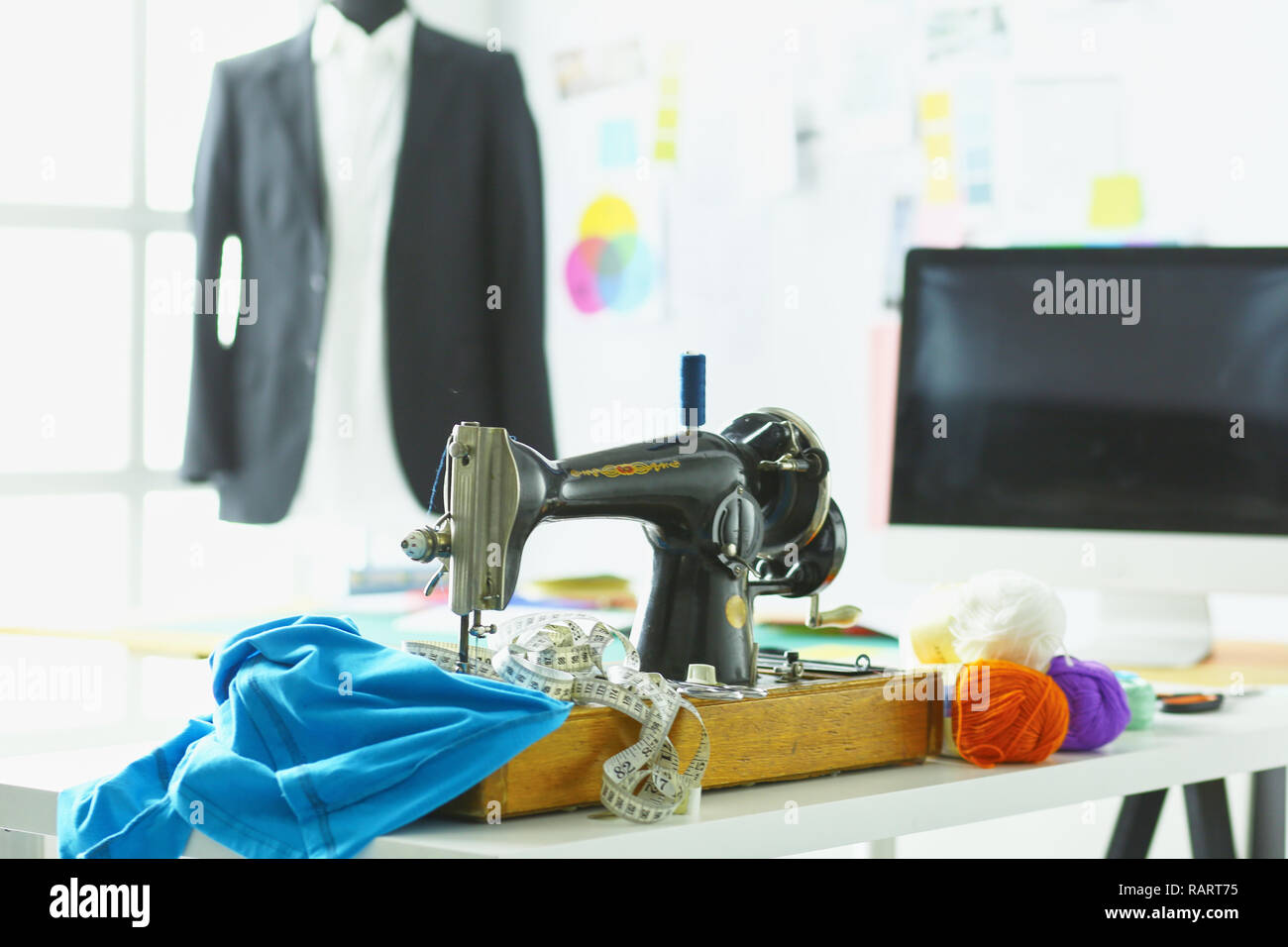 Retro sewing machine on designer clothes desktop Stock Photo - Alamy