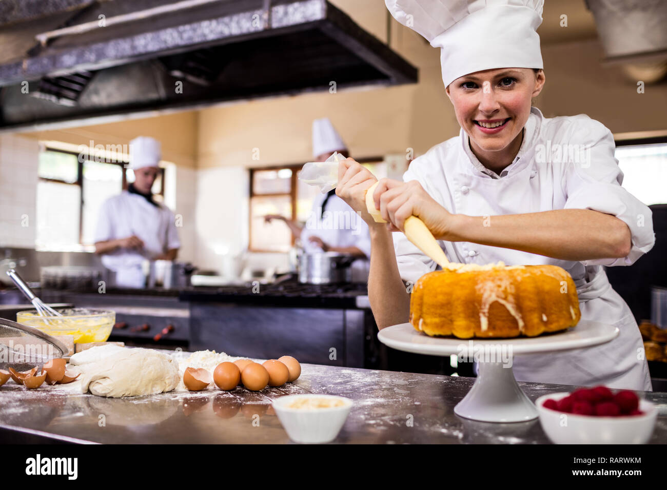 Piping cake hi-res stock photography and images - Alamy