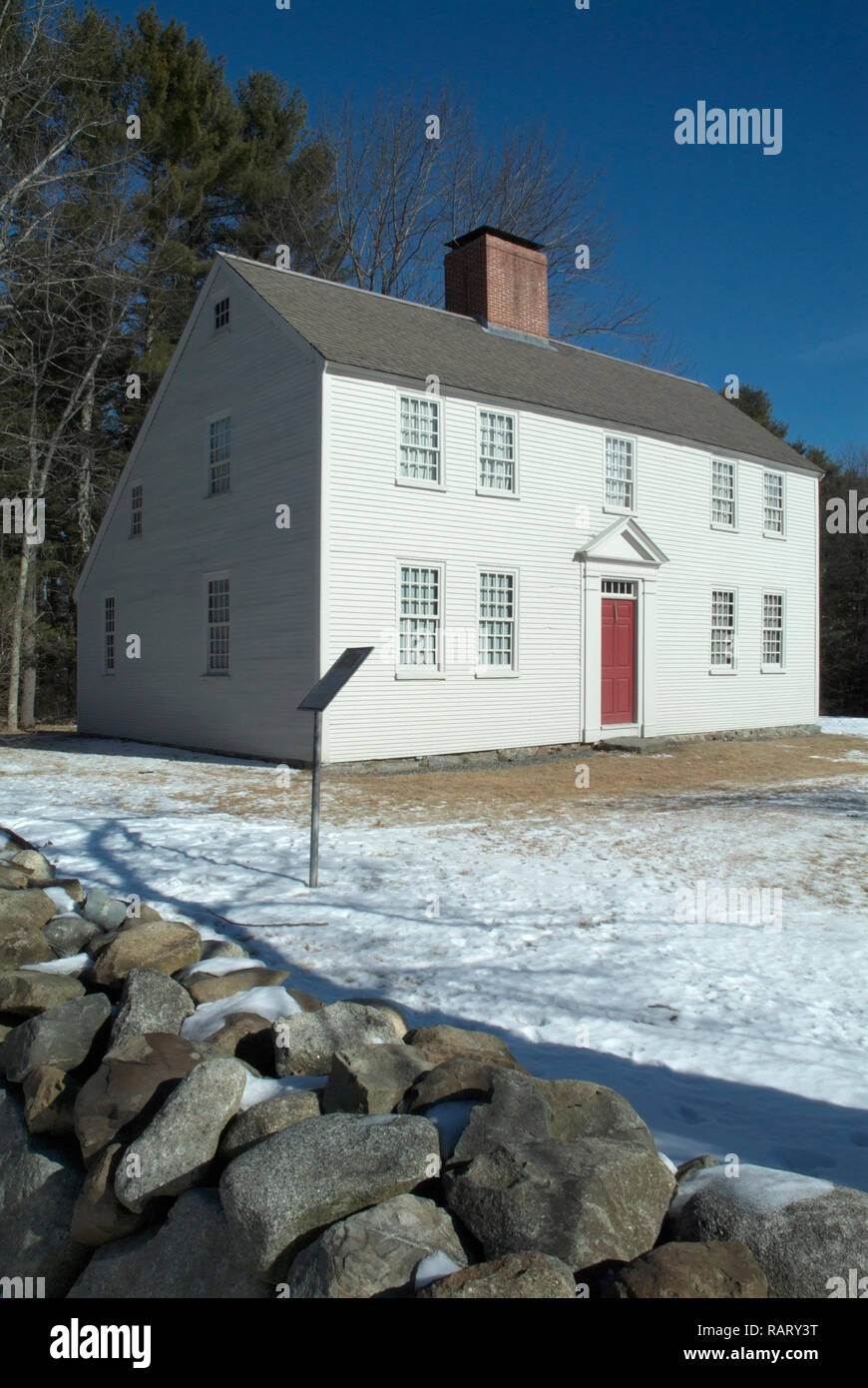 New england colonial house 1700s hi-res stock photography and images ...