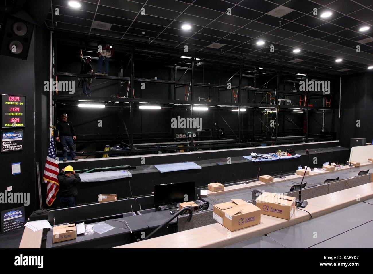 Command center screen personnel hi-res stock photography and images - Alamy