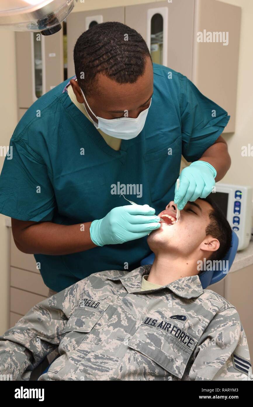 403rd aeromedical staging squadron hi-res stock photography and images ...