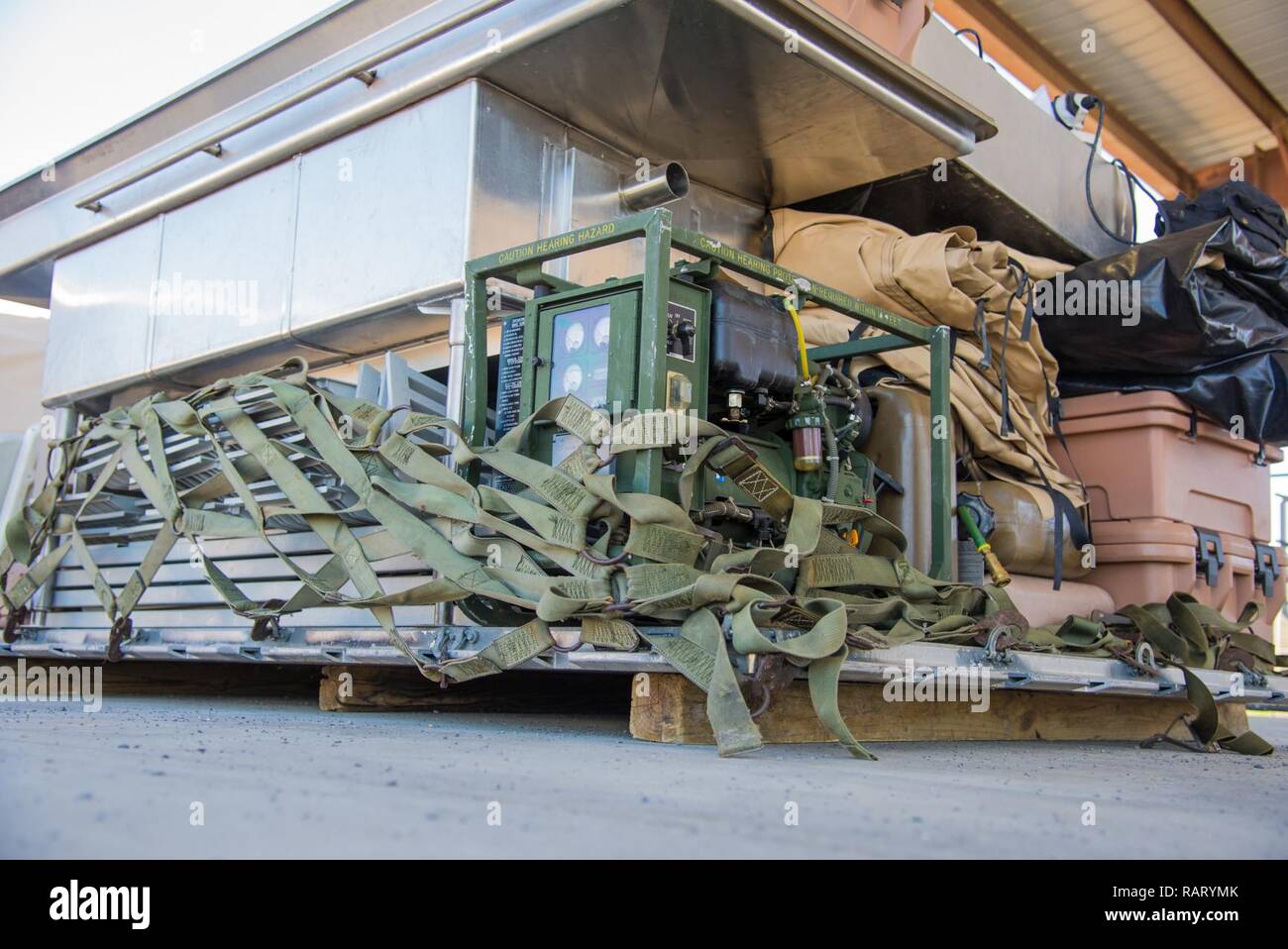 Single pallet expeditionary kitchen hi-res stock photography and images ...