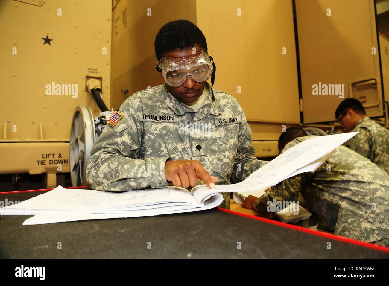 Repair armys hi-res stock photography and images - Alamy