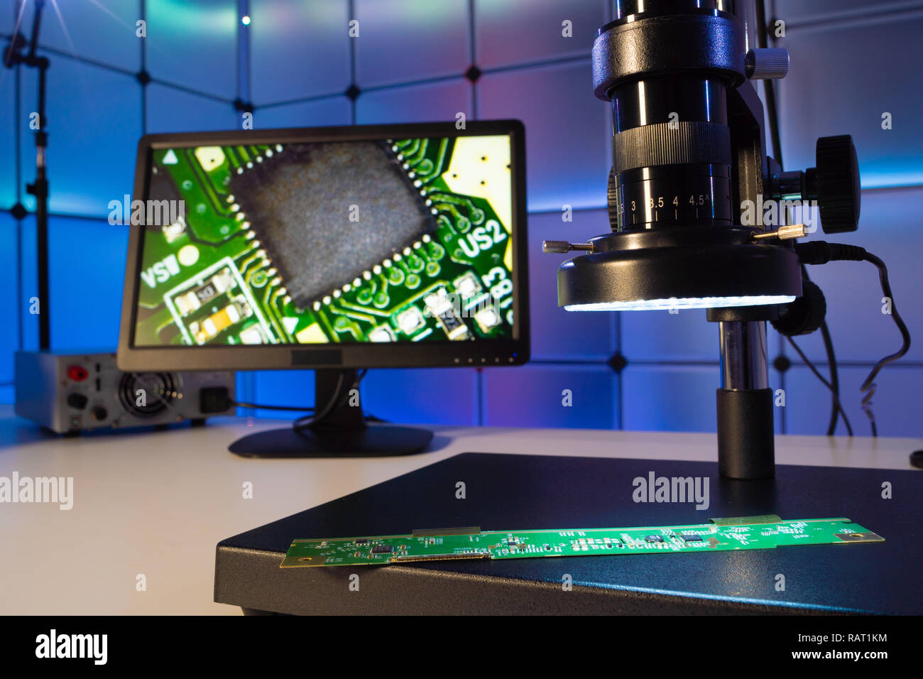 Inspection of the quality of silicon chips in the laboratory with a ...