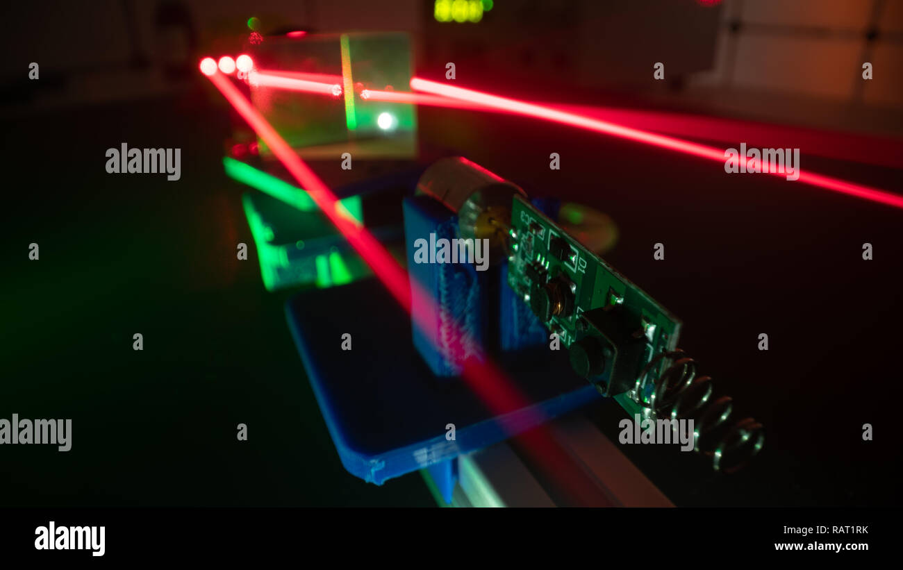 Experiment with red laser in optics lab Stock Photo - Alamy