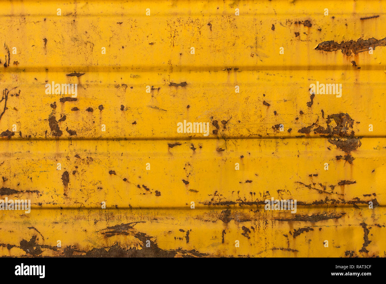 Yellow painted steel hi-res stock photography and images - Alamy