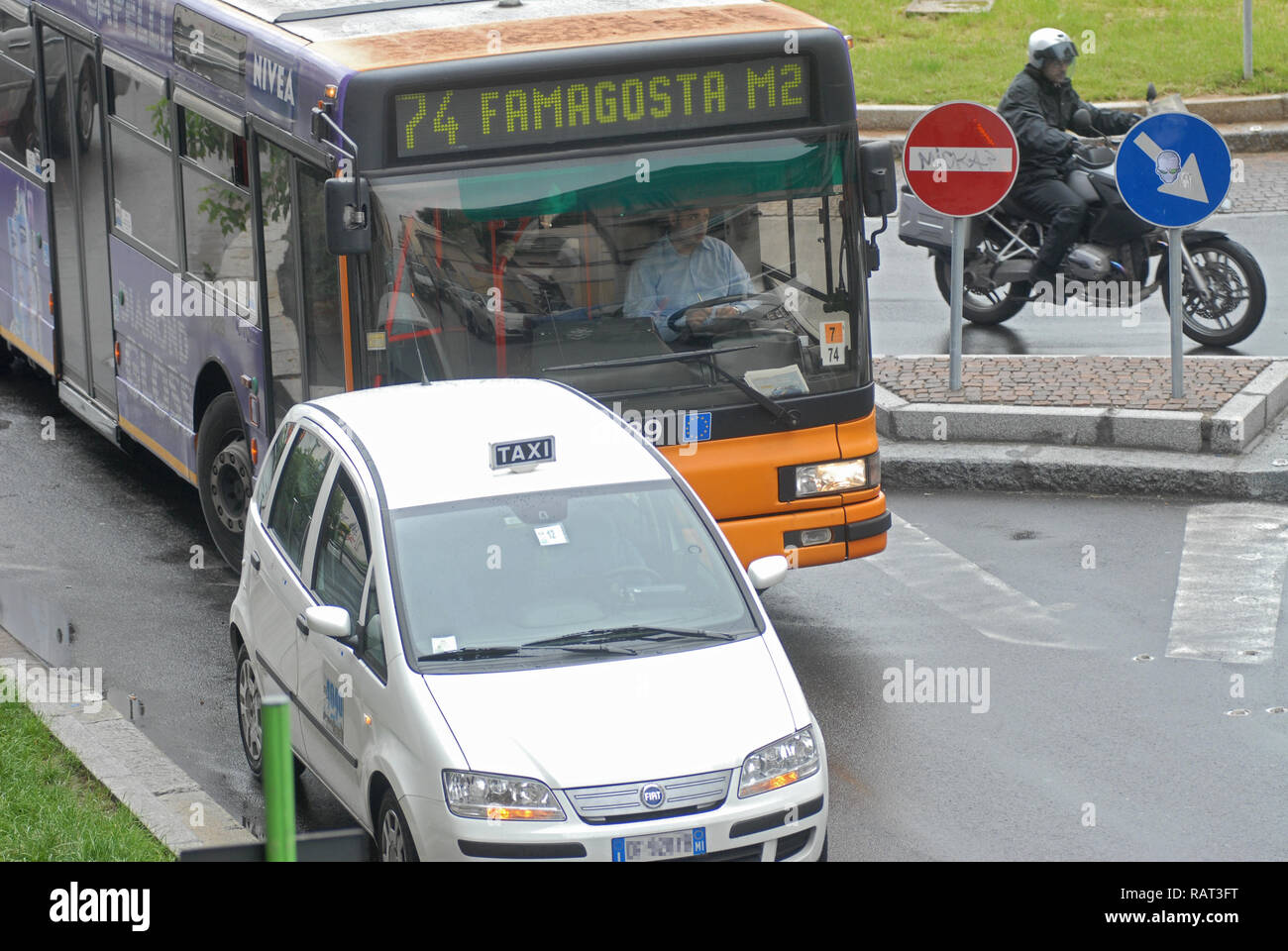 Illegal bus parking hi-res stock photography and images - Alamy