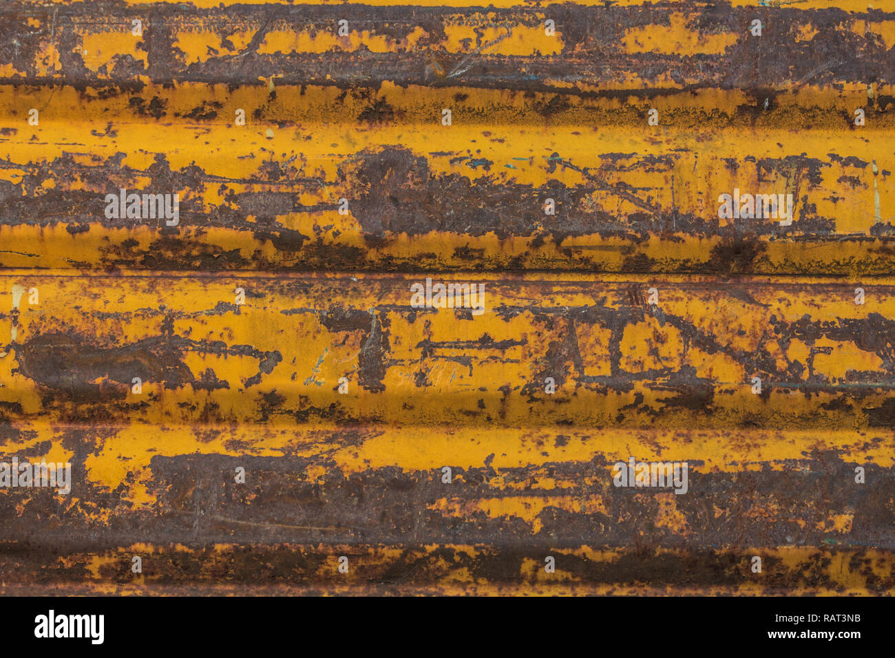 Yellow painted steel hi-res stock photography and images - Alamy