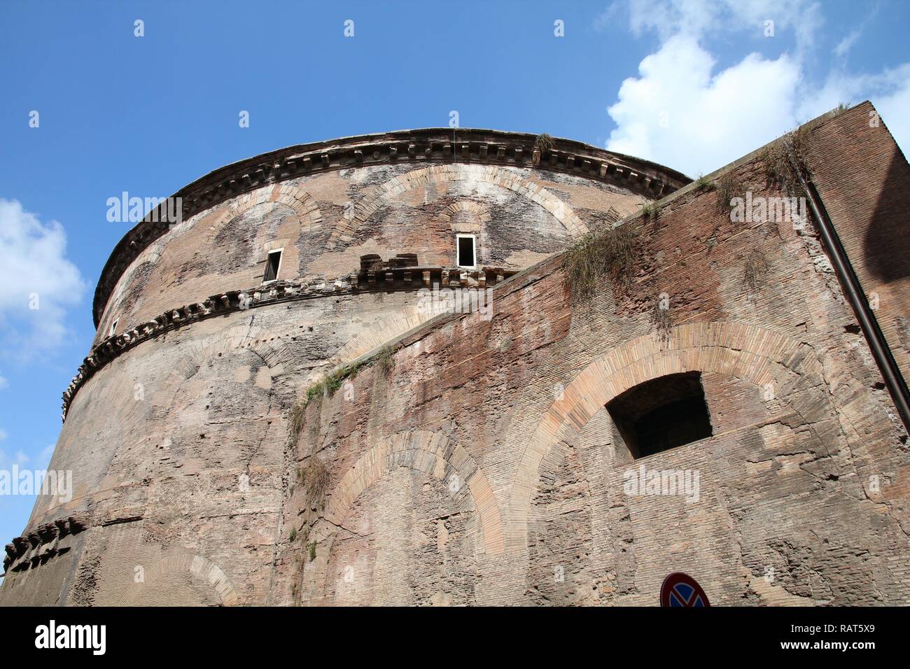 Rome, Italy - Pantheon, famous ancient church with largest unreinforced ...