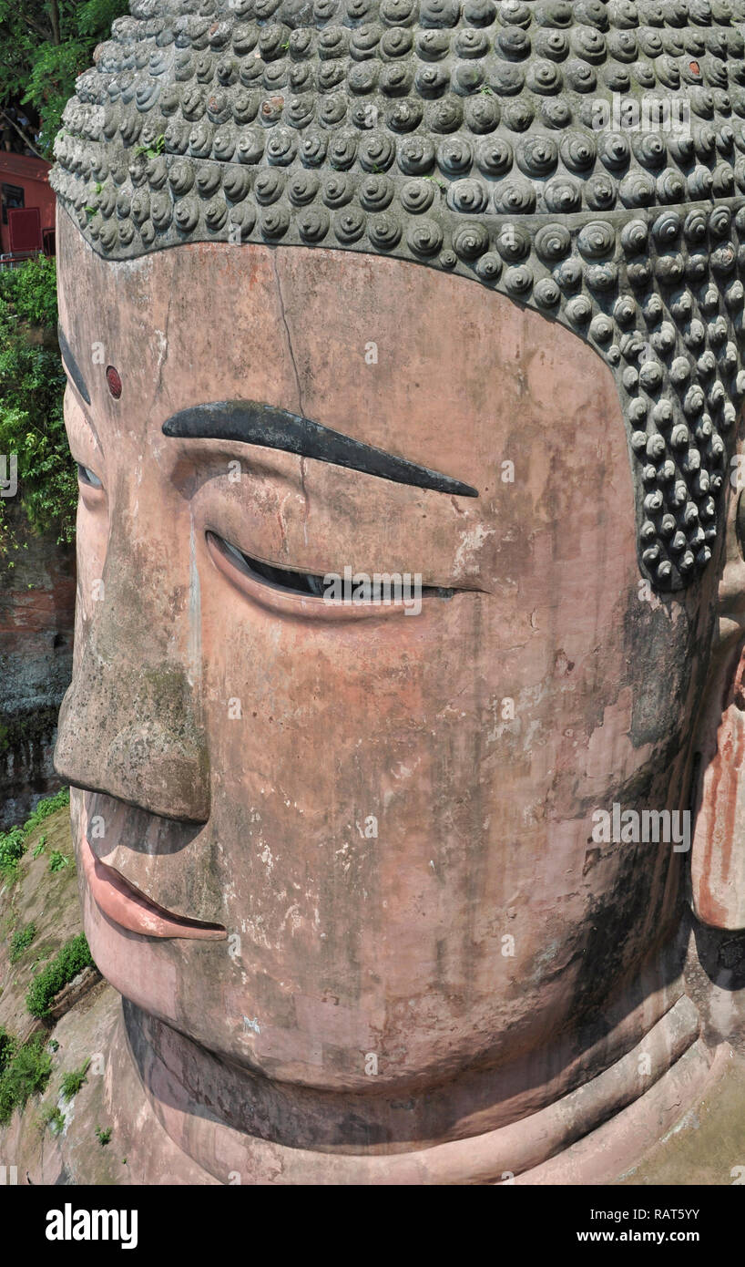 China giant statue hi-res stock photography and images - Alamy