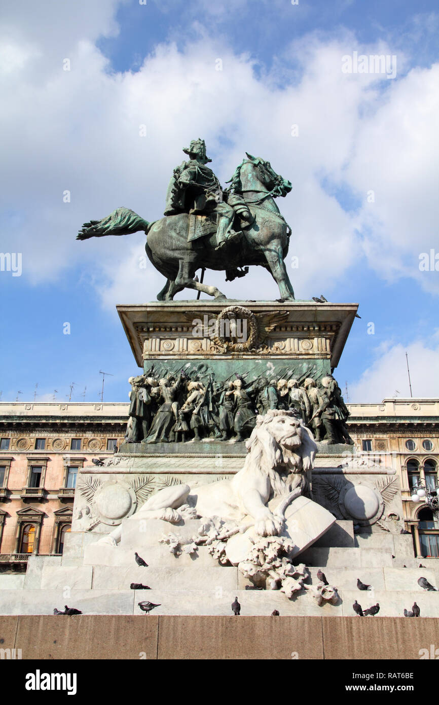 Monument of king emanuel ii hi-res stock photography and images - Alamy