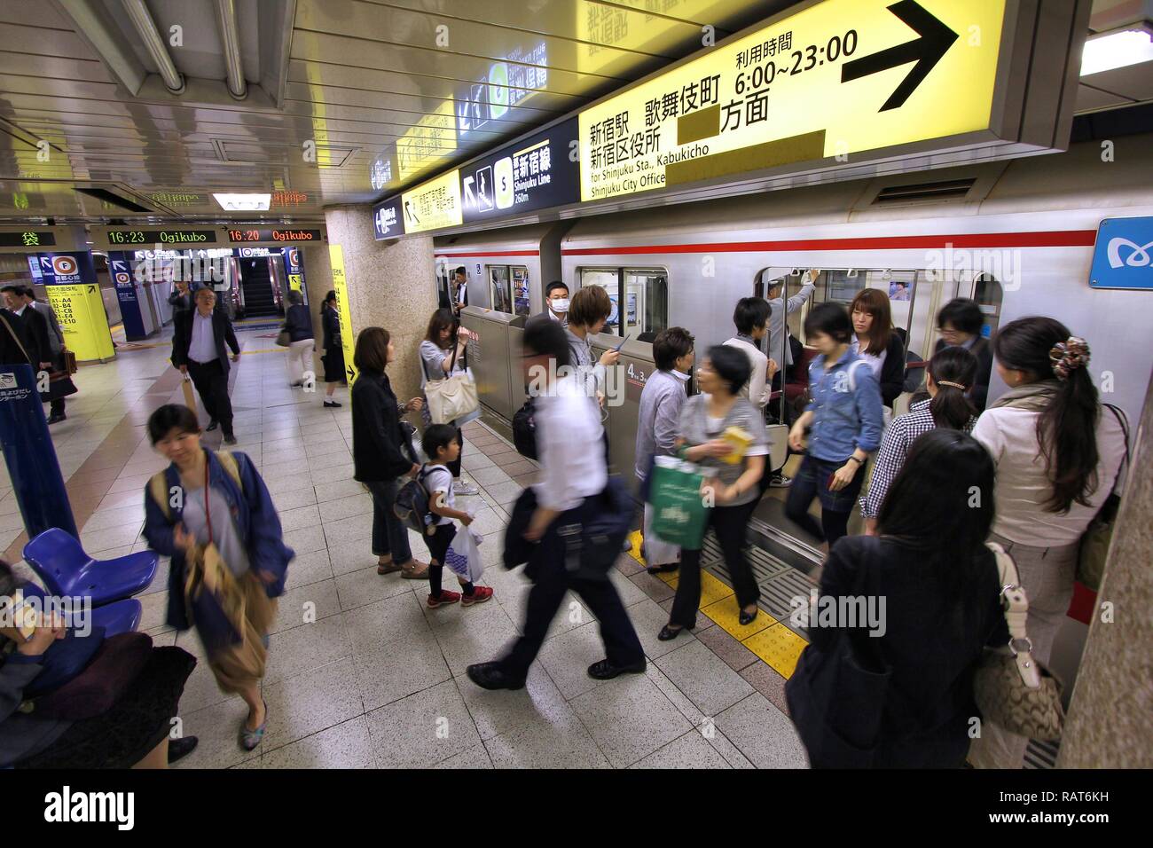 TOKYO, JAPAN - MAY 11, 2012: People board train at Tokyo Metro ...