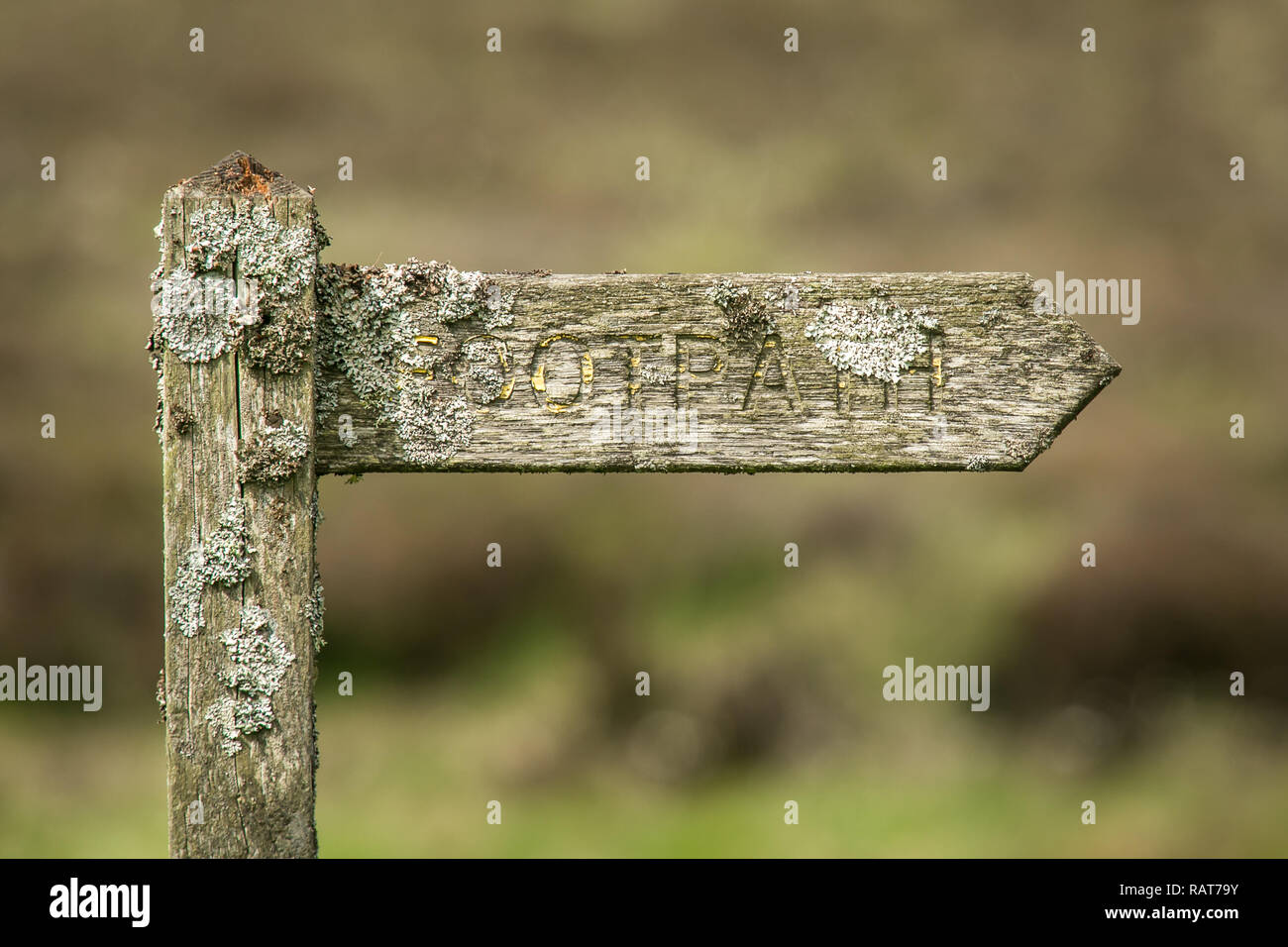 Footpath signage hi-res stock photography and images - Alamy