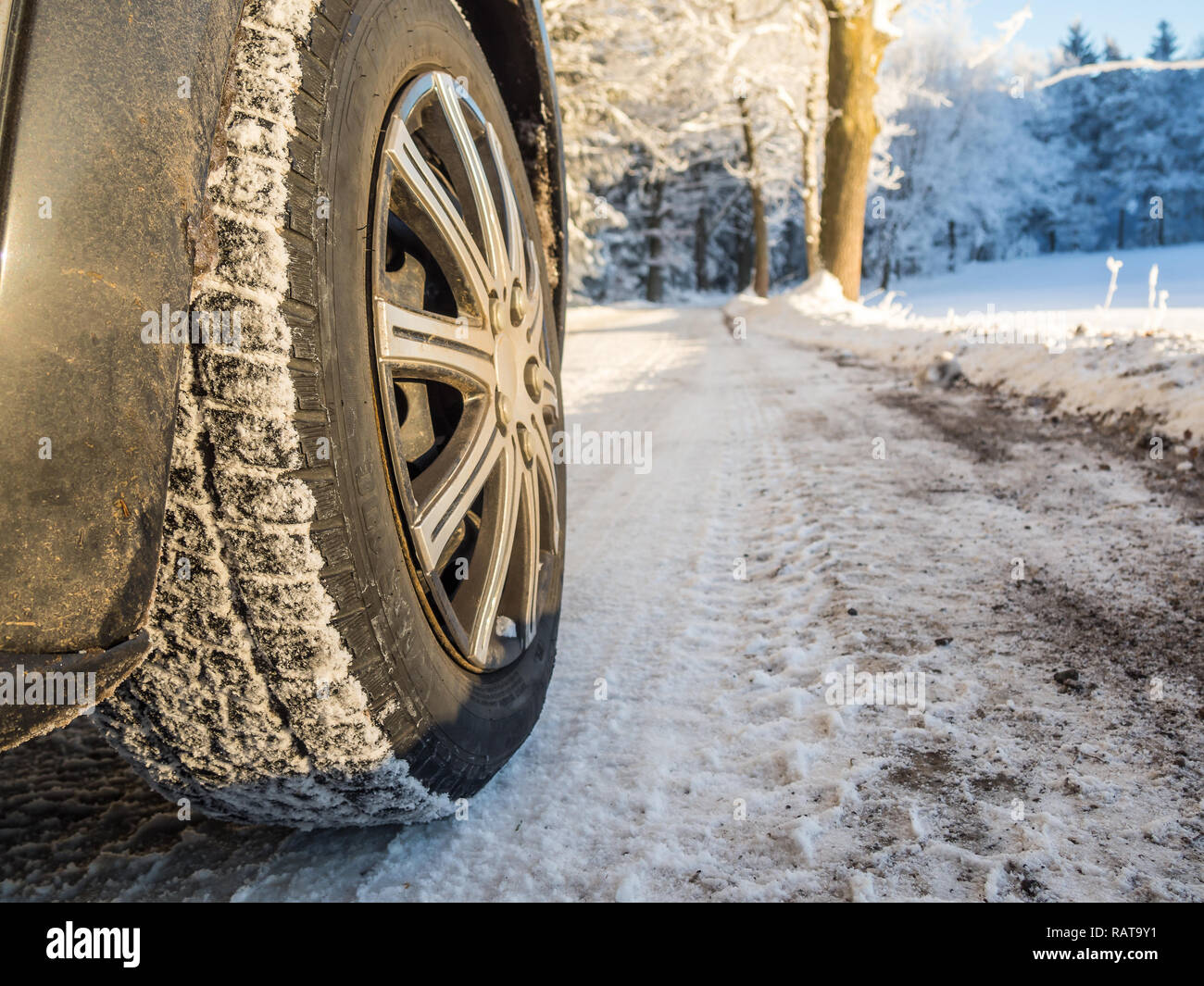 Car slipping on ice hi-res stock photography and images - Alamy