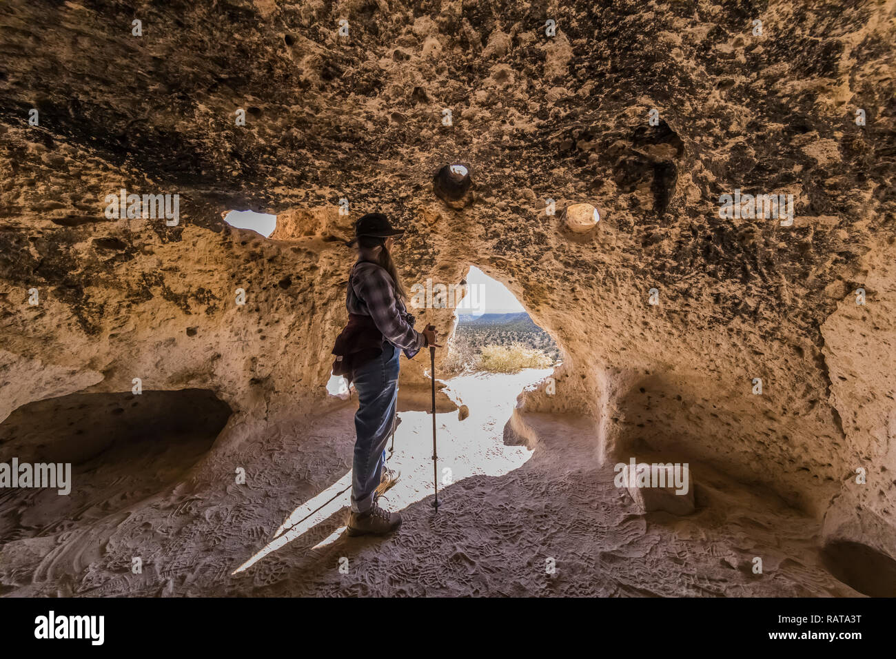 Cavate hi-res stock photography and images - Alamy