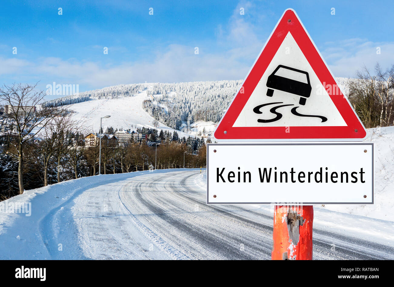 Sign road chains tire hi-res stock photography and images - Alamy