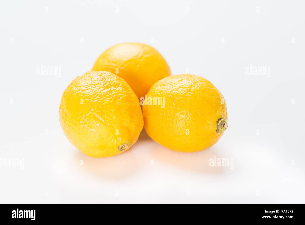 Three whole lemons hi-res stock photography and images - Alamy