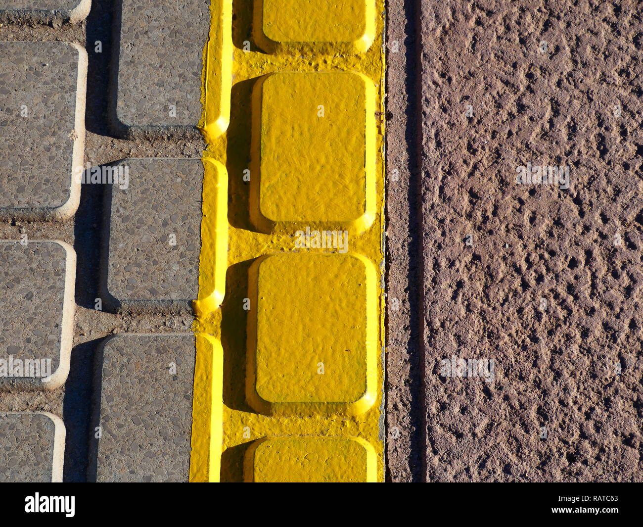 Yellow floor markings hi-res stock photography and images - Alamy