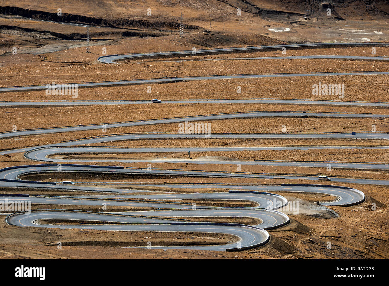 Everest base camp road tibet hi-res stock photography and images - Alamy