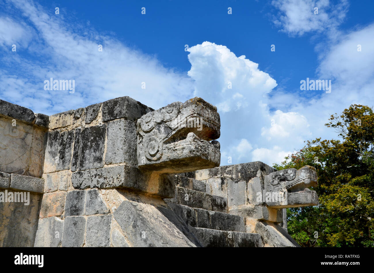 Close-of the Serpent head on Mayan pyramid at Chichen Itza, Mexico ...