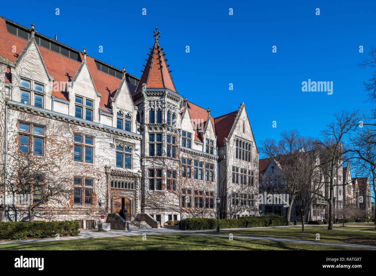Buildings on the University of Chicago campus quadrangle Stock Photo ...