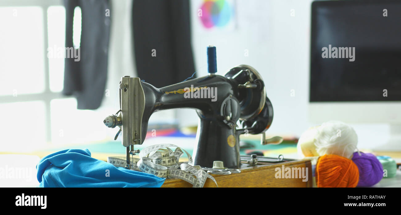 Retro sewing machine on designer clothes desktop Stock Photo - Alamy