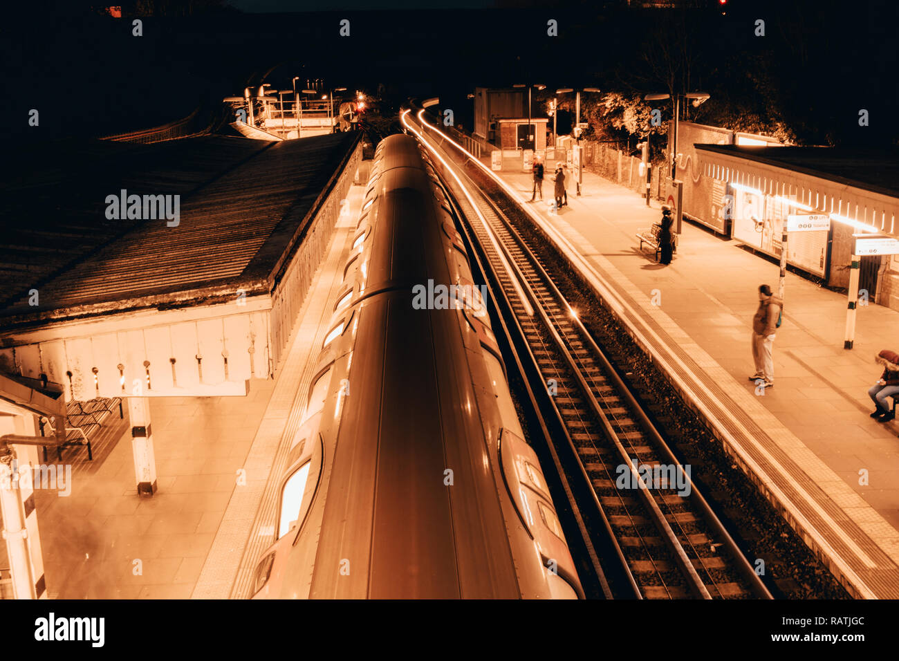 Night tube map hi-res stock photography and images - Alamy