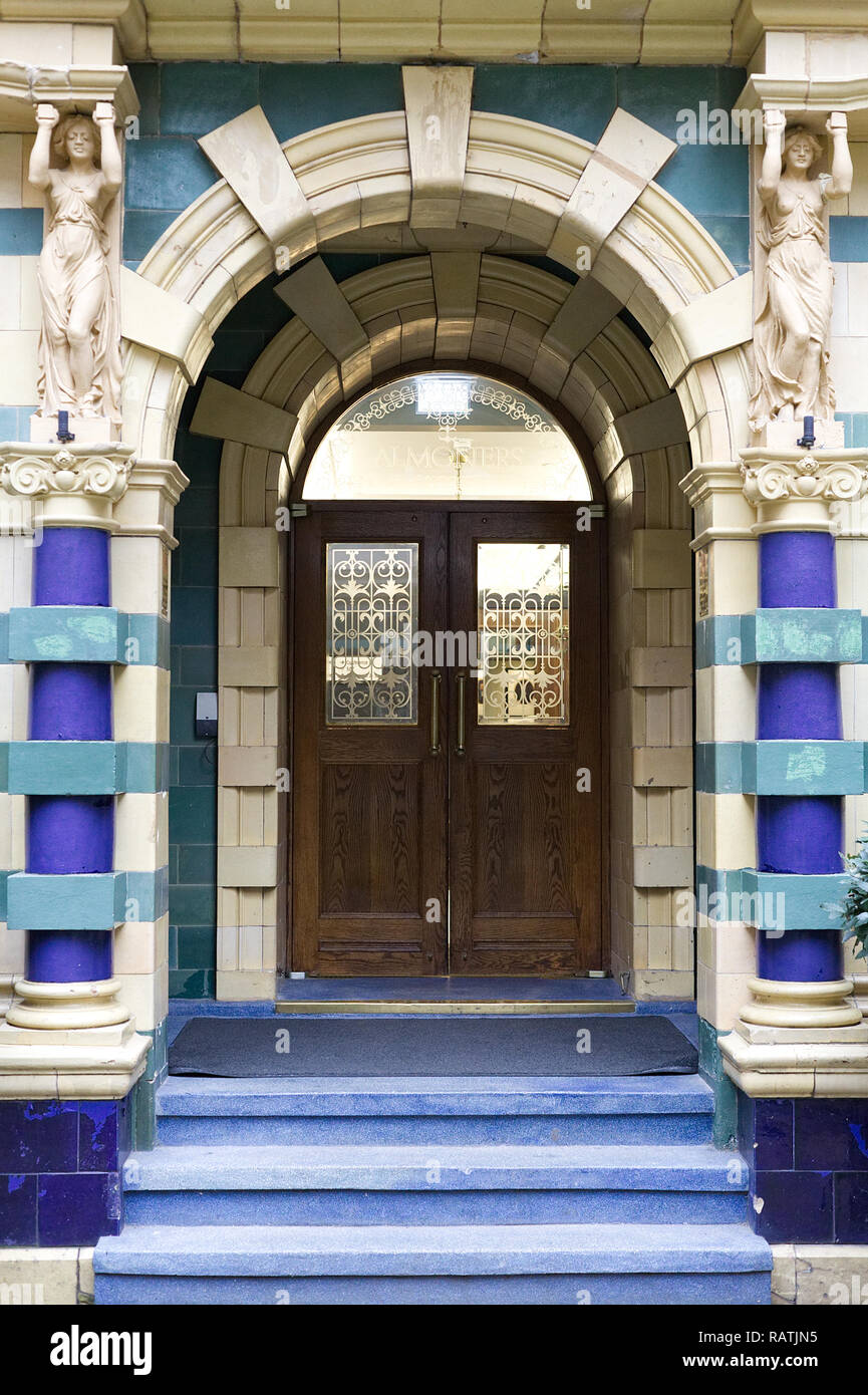 Entranceway steps hi-res stock photography and images - Alamy