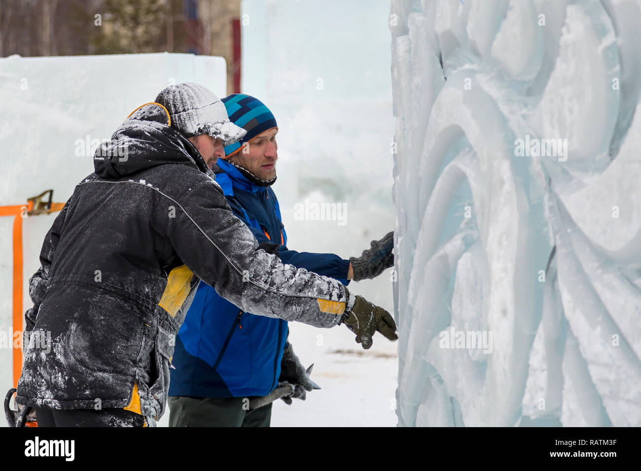 Two sculptors review and discuss further work Stock Photo - Alamy