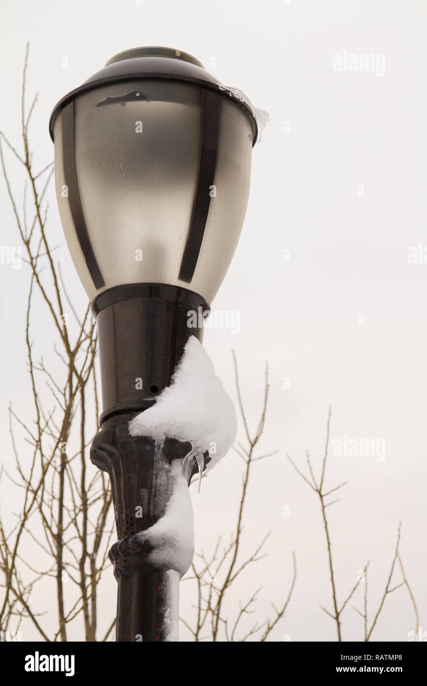 Snow drift under lamp street hi-res stock photography and images - Alamy