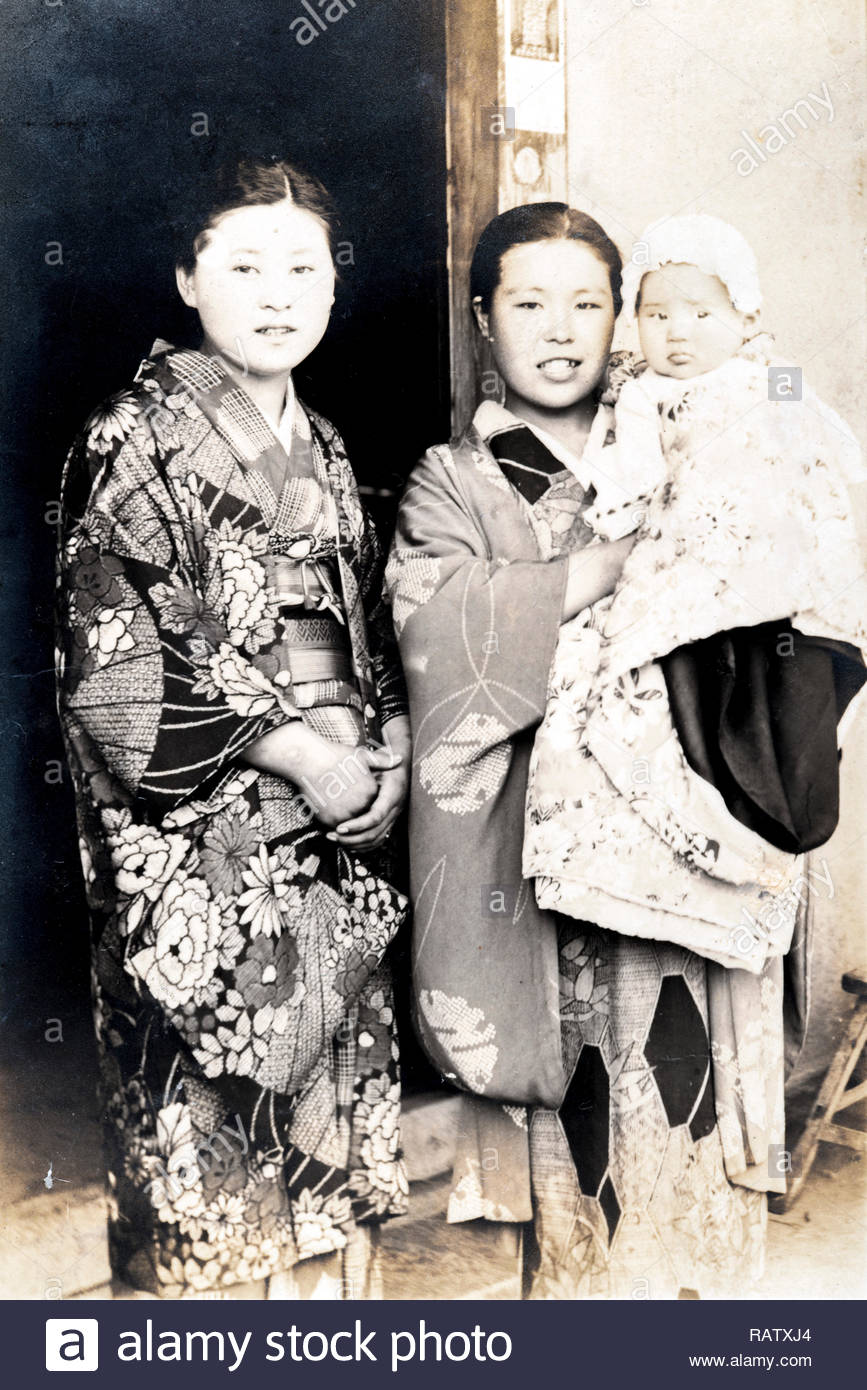 Traditional Japanese Mother With Baby Stock Photos & Traditional ...