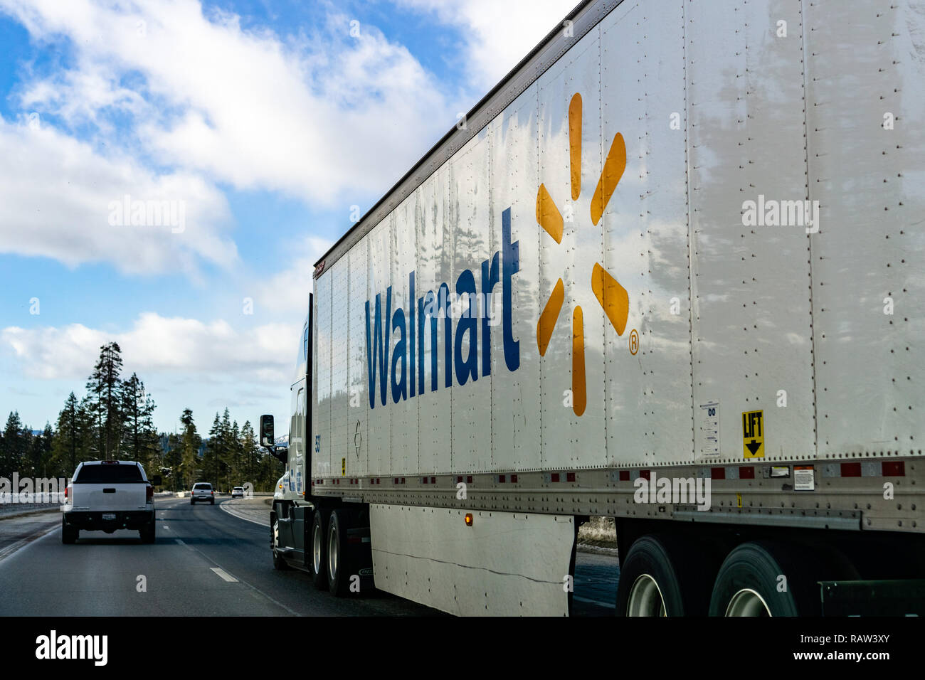 Shipping truck hi-res stock photography and images - Alamy