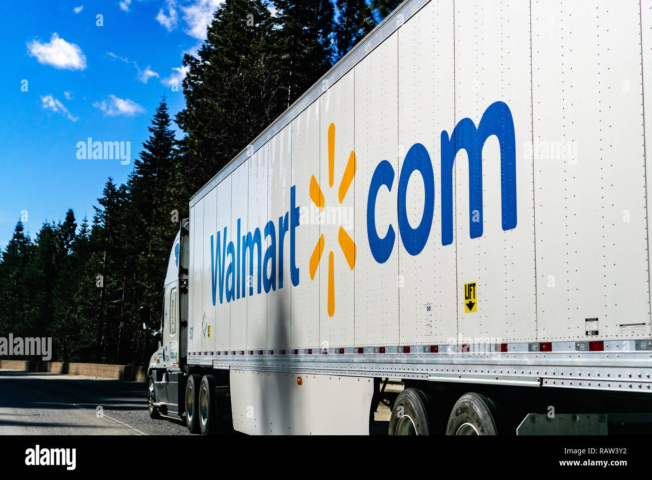 Walmart truck usa hi-res stock photography and images - Alamy