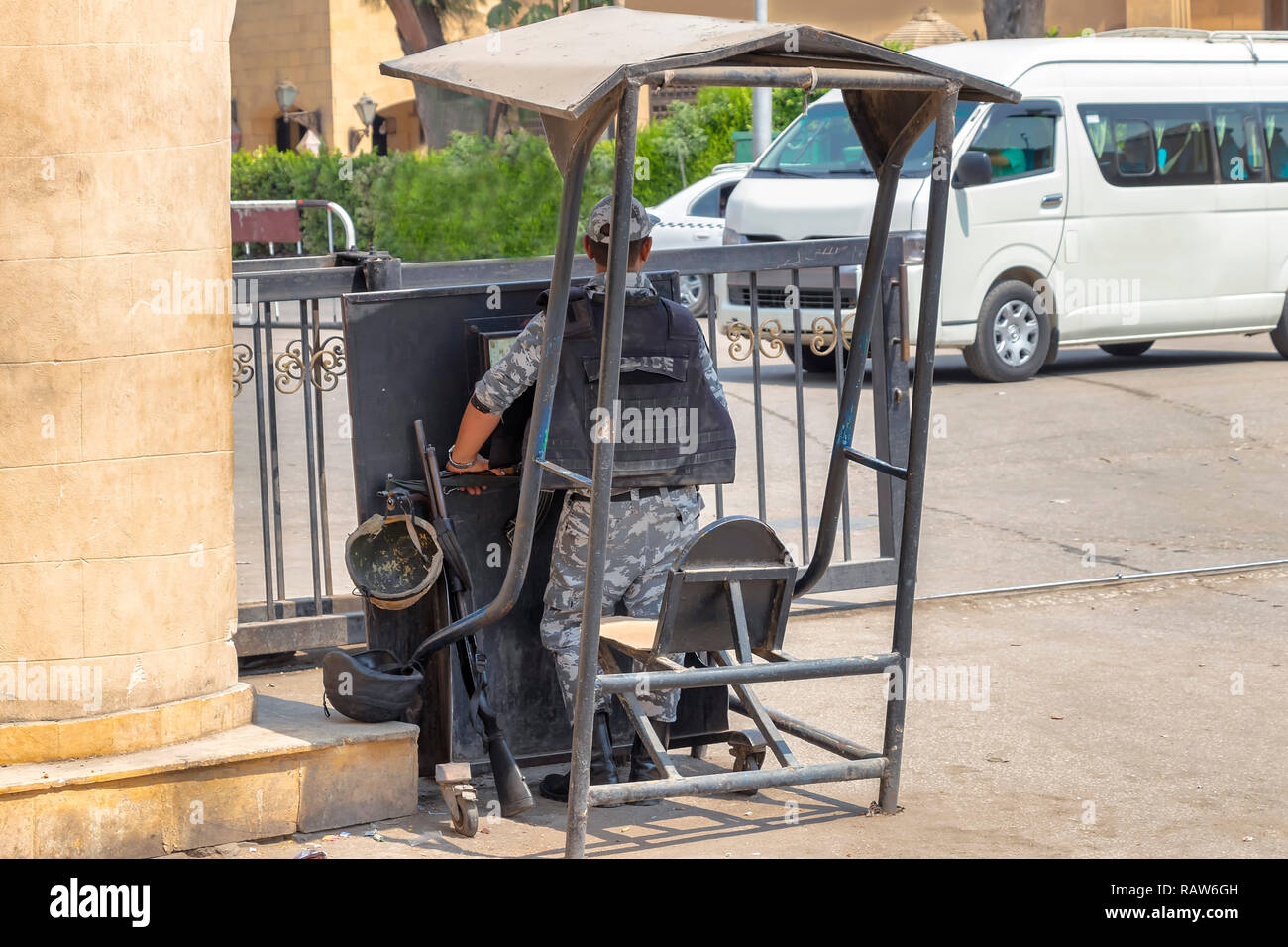 Egyptian security forces guard the entrance to the touristic areas ...