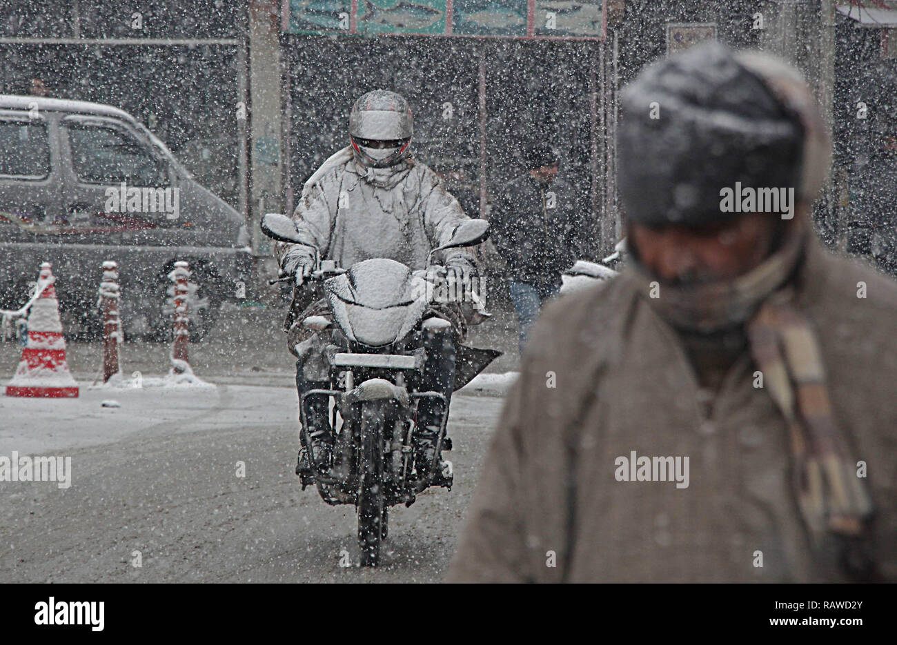 Srinagar kashmir india motorcycle hi-res stock photography and images ...