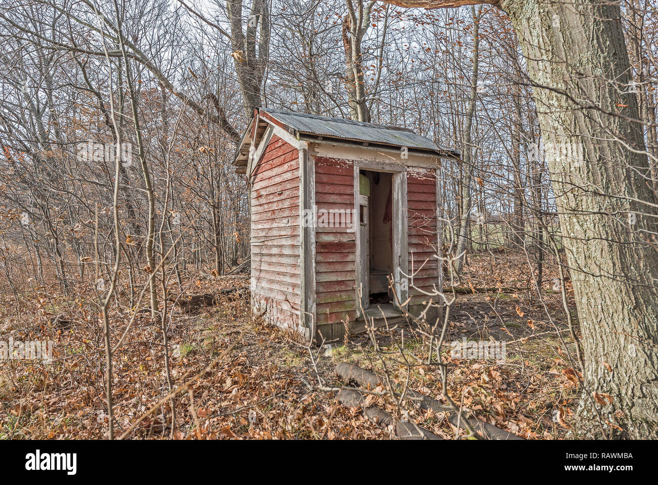 Old red outhouse hi-res stock photography and images - Alamy