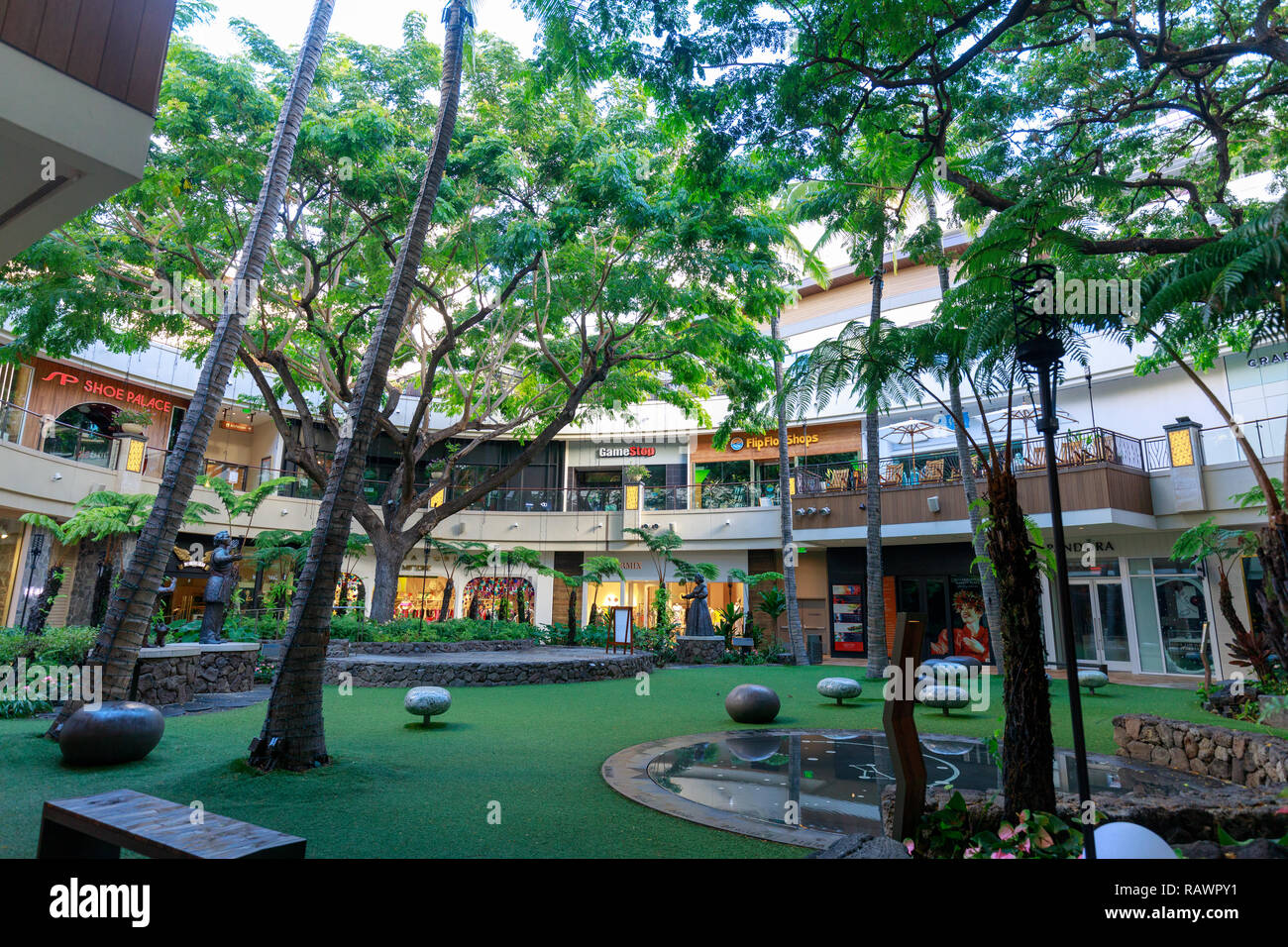 International market place waikiki hi-res stock photography and images ...
