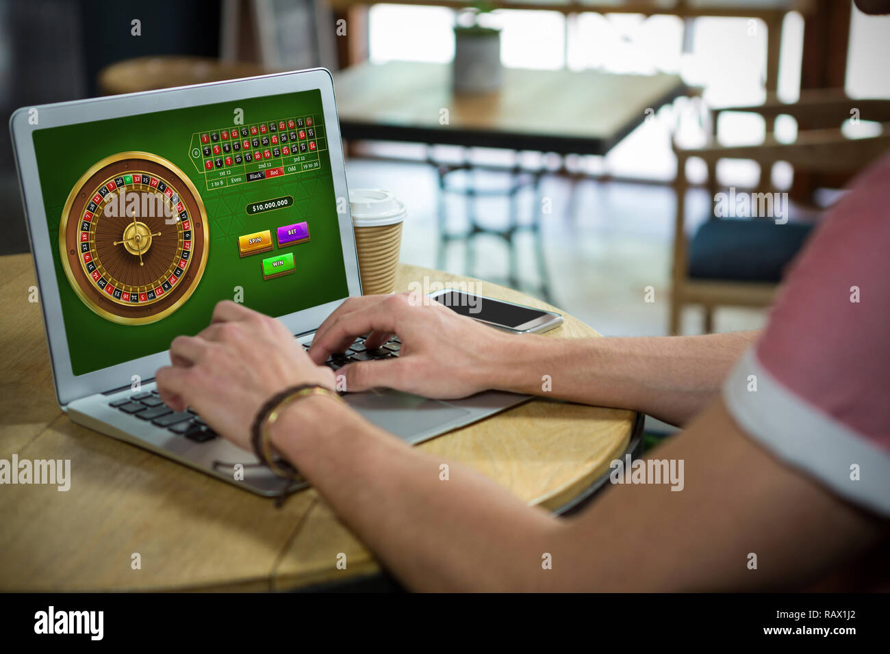 Gold wheel café hi-res stock photography and images - Alamy