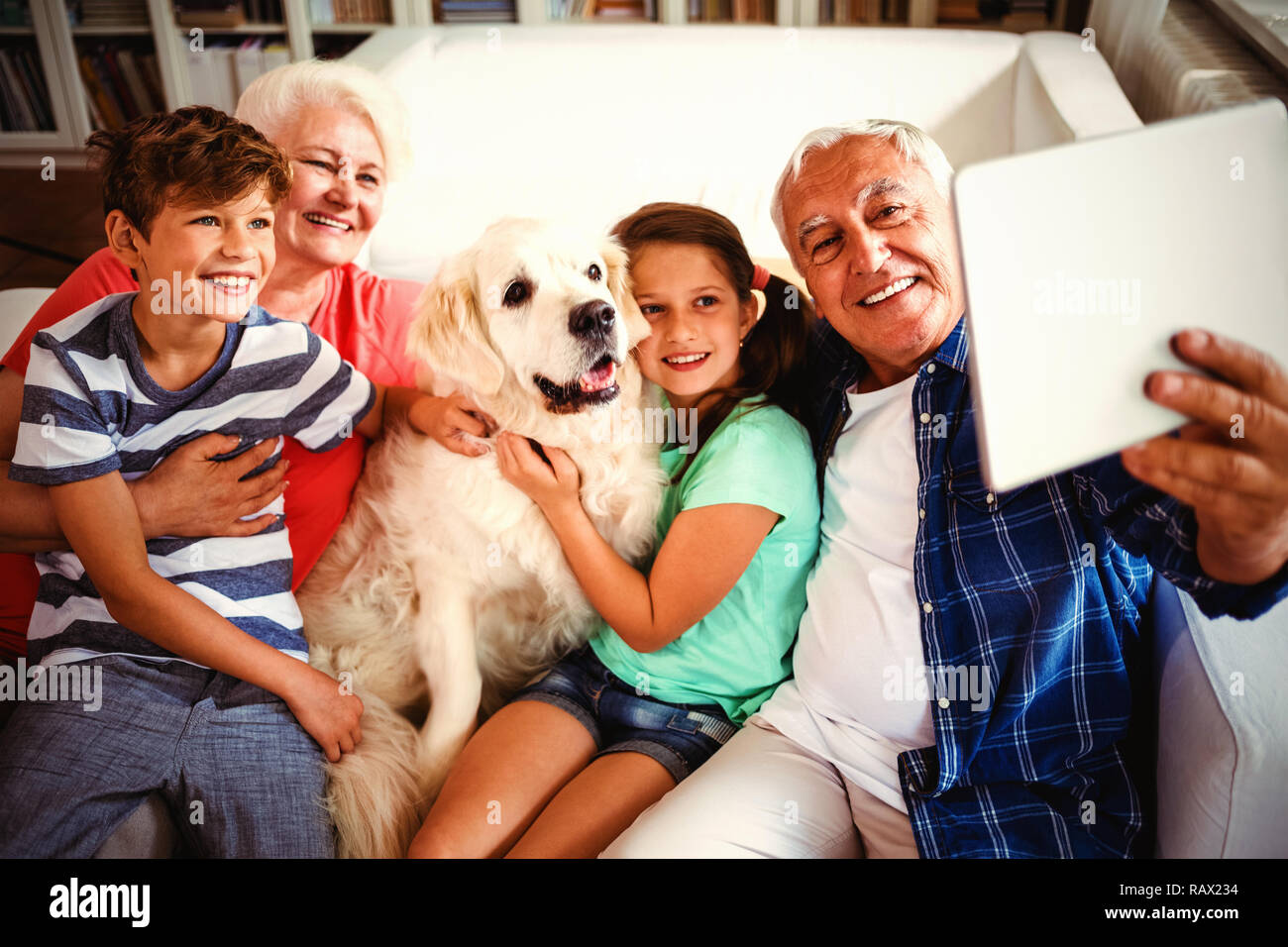 Grandchildren grandparents hi-res stock photography and images - Alamy