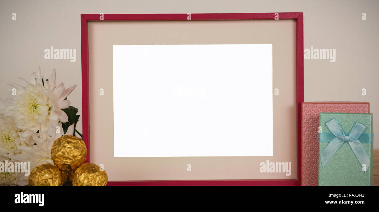 Empty chocolate boxes hi-res stock photography and images - Alamy