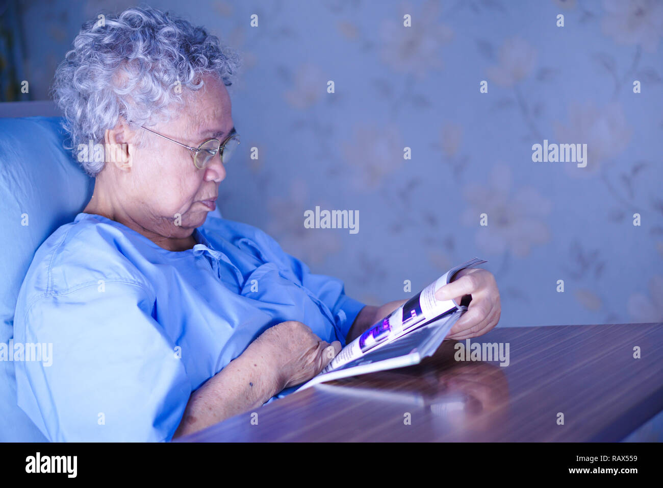 Helping a blind person hi-res stock photography and images - Alamy