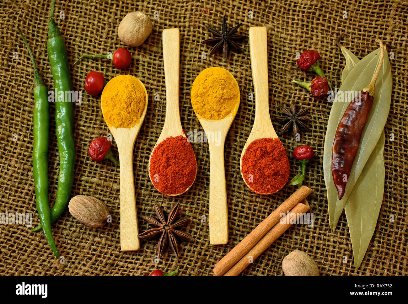 Powdered spices and whole spices on hessian cloth Stock Photo - Alamy