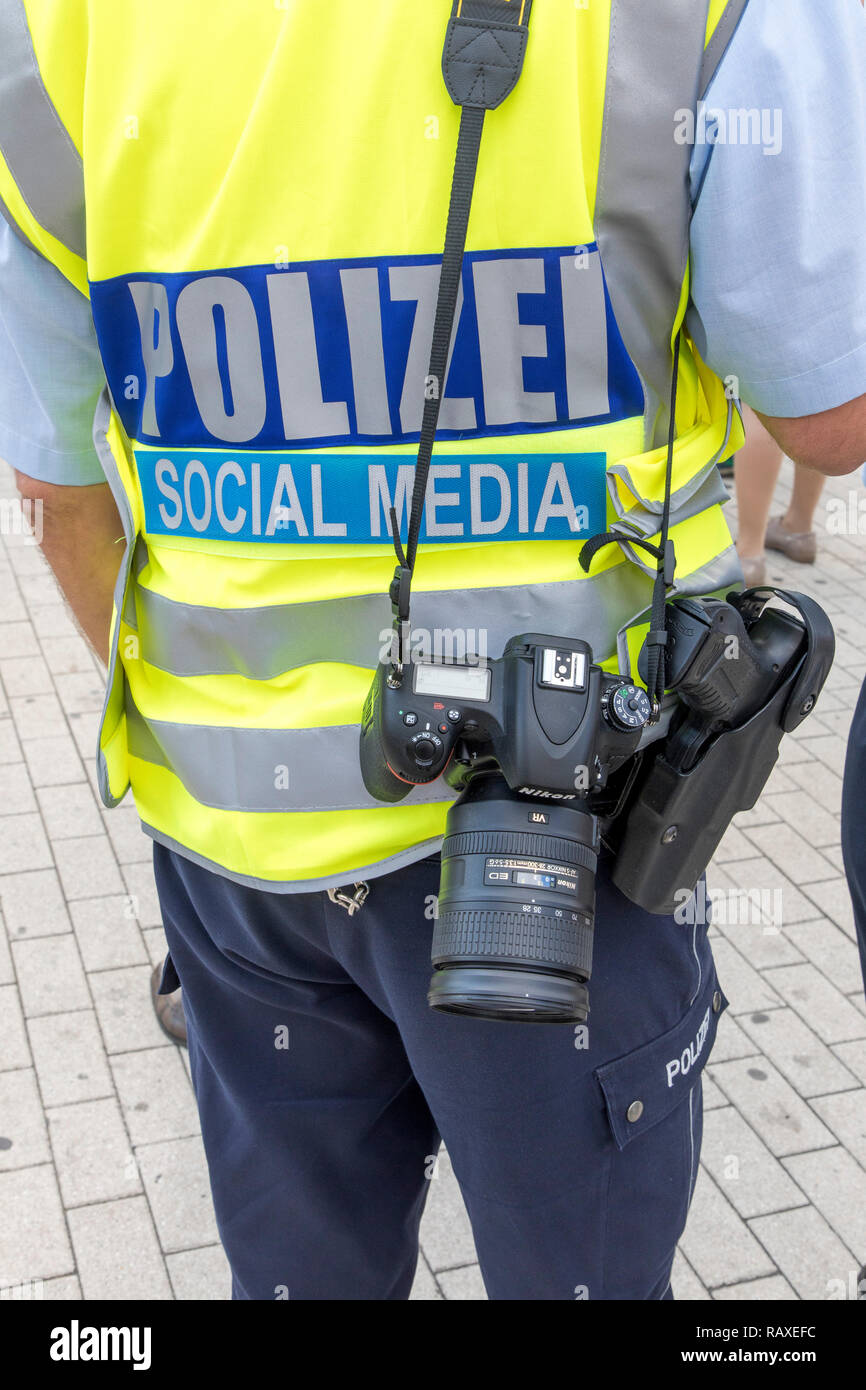 Media team hi-res stock photography and images - Alamy