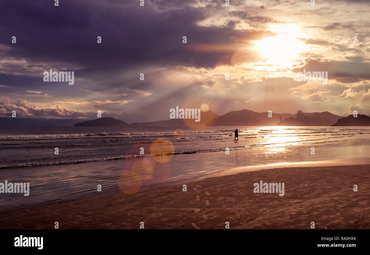Hot weather beach hi-res stock photography and images - Alamy